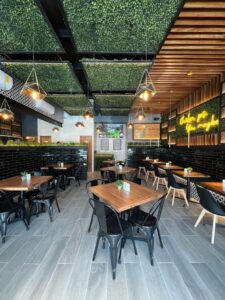 Celebrando el día del pollo frito con los restaurantes con mejor diseño